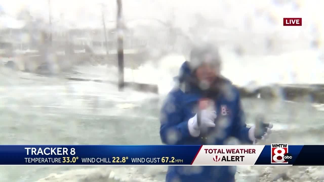 70 mph wind gusts recorded in Wells - YouTube