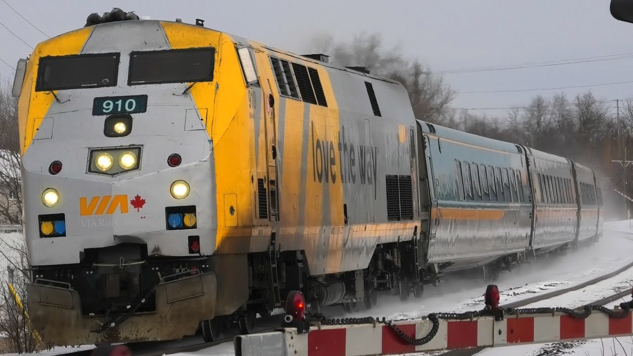 [4K] Nice Train Horn Doppler | VIA 910 Crossing Ormond St. Heading ...