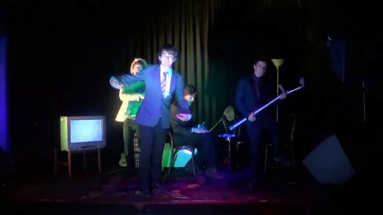 The Vinyls - Hurry (OFFICIAL VIDEO) - YouTube