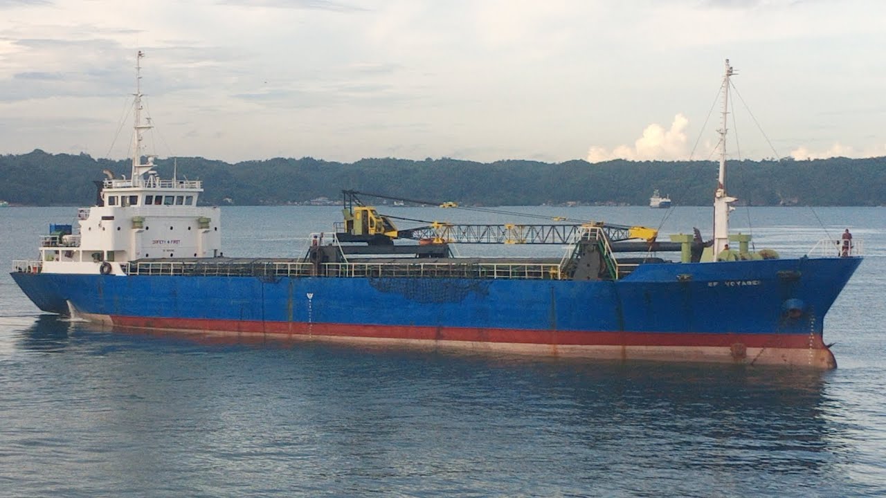 Mv VOYAGER Portside alongside 2x maneuvering SAN PEDRO Port - YouTube