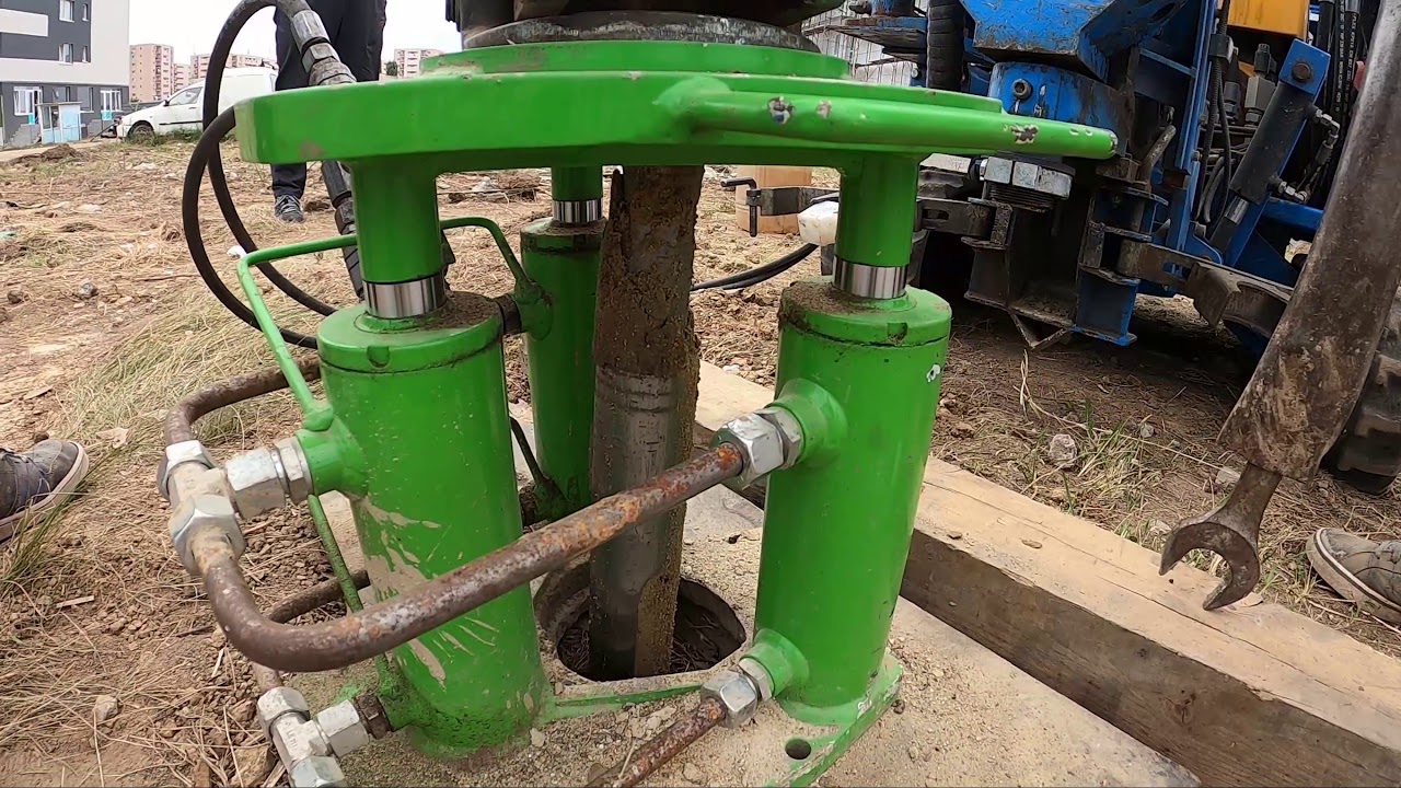 Realizare foraj studiu geotehnic cu instalatie de foraj mecanizata in ...