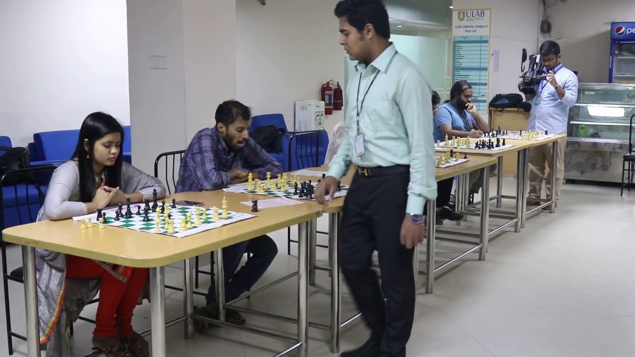 Chess 'Simul' Game - CM Ikramul Haq Siam Against 10 Players - YouTube