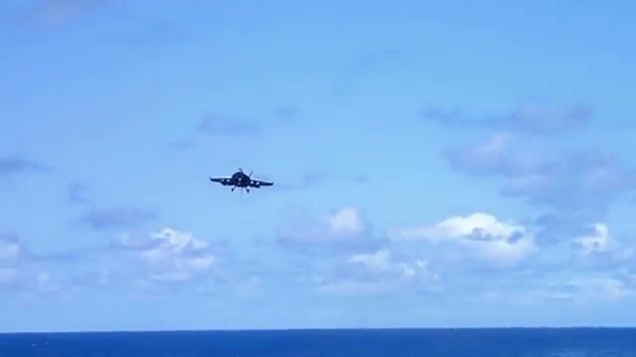 F-18 Super Hornet - Landing on an Aircraft Carrier - YouTube
