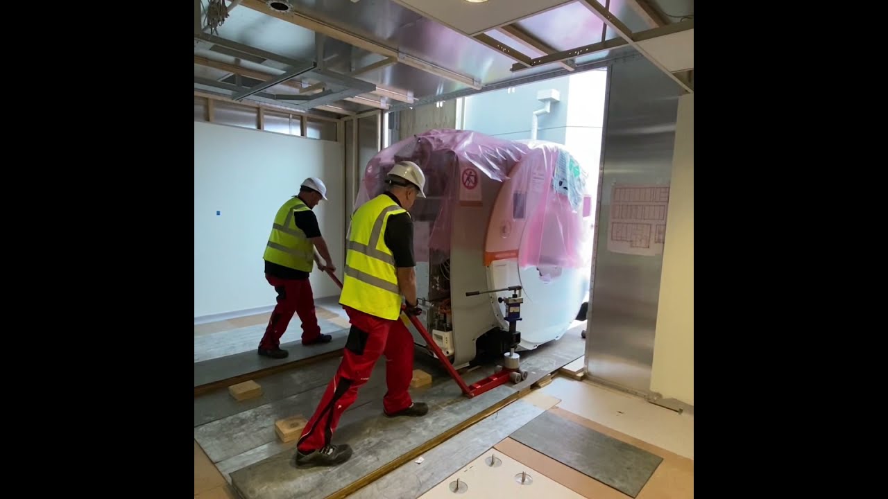 MRI crane lift 22 August 2021 - YouTube