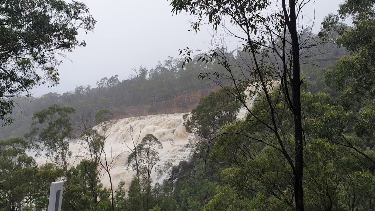 Avon Dam's spilling - YouTube