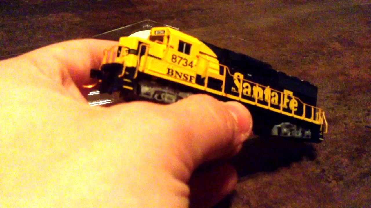 N Scale BNSF ex-ATSF GP60 Review - YouTube