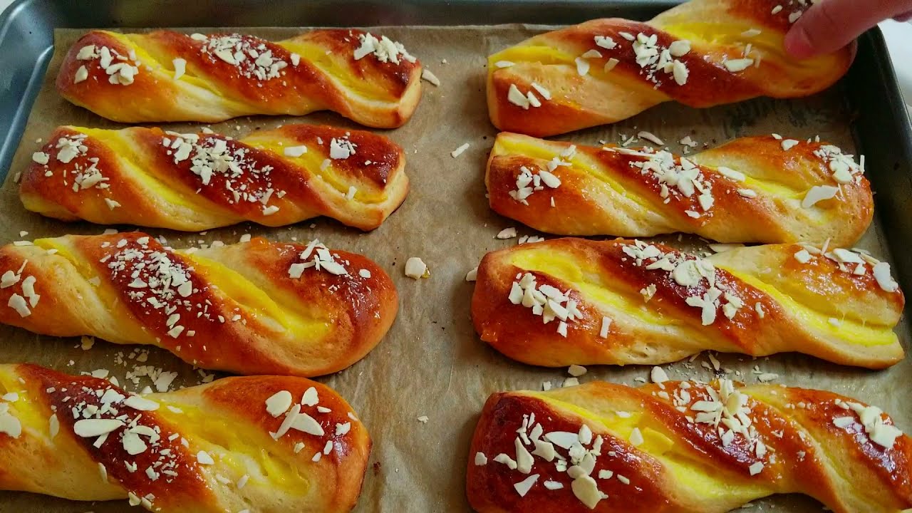 The is the MOST DELICIOUS I have ever eaten CUSTARD BREAD CURVED. - YouTube