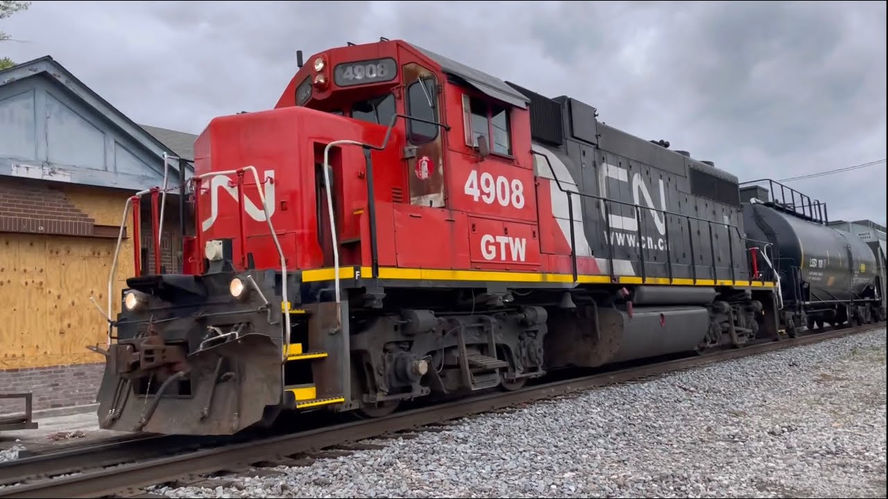 GTW 4908 GP38-2 w/ Sweet P5 Leads Local! - YouTube