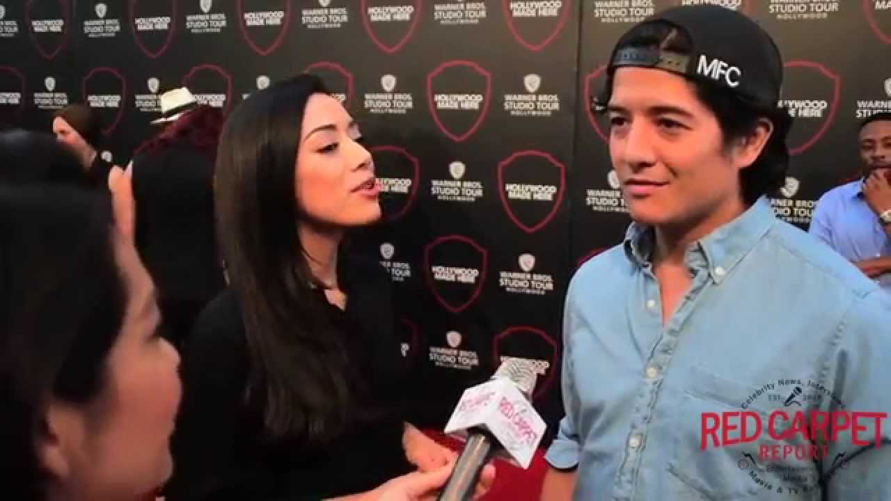 Aimee Garcia & Jon Foo at Warner Bros Studio Tour Stage 48: Script to Screen #WBTourHollywood ...