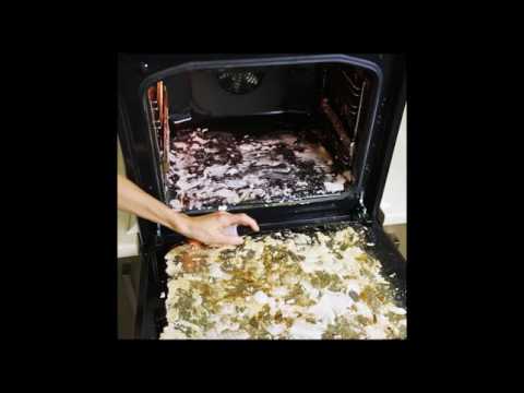 Incrível! Como limpar gorduras queimadas no forno