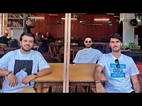 Gökhan Alkan arkadaşlarıyla kafede!