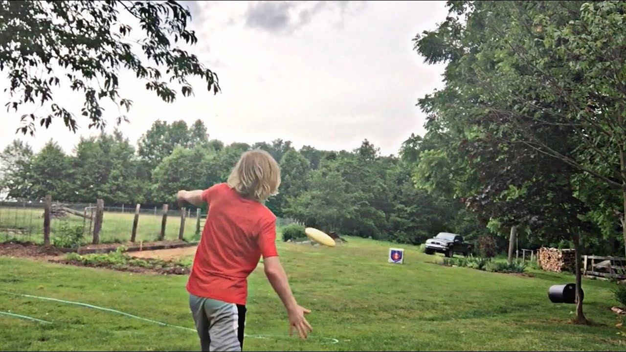 FRISBEE TRICK SHOTS! - YouTube