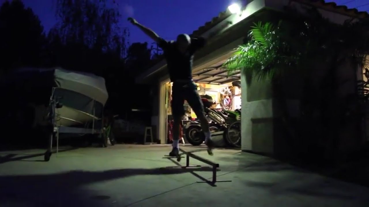 Skateboarding- Night Session on How to Skate Rails - YouTube