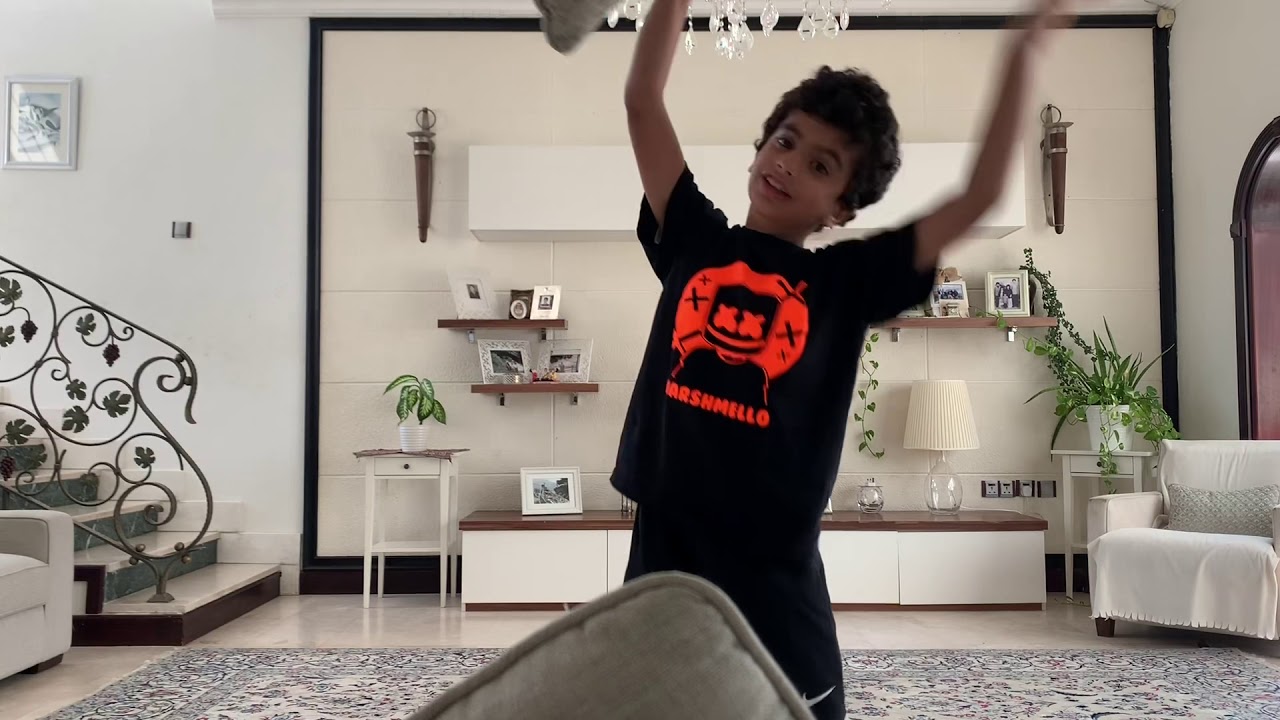 How Arabic people fight and dance - YouTube