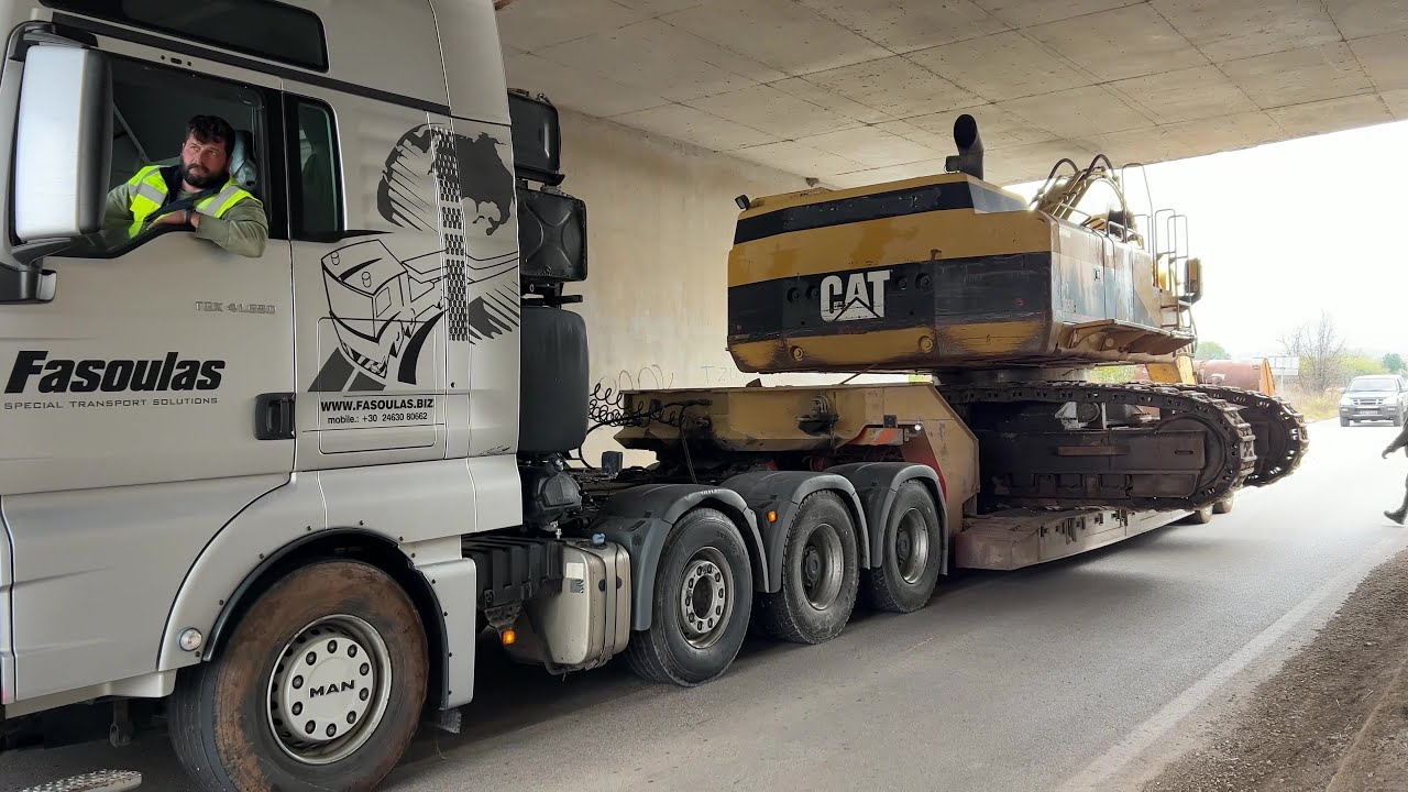Loading & Transporting On Site The Caterpillar 365B Excavator ...
