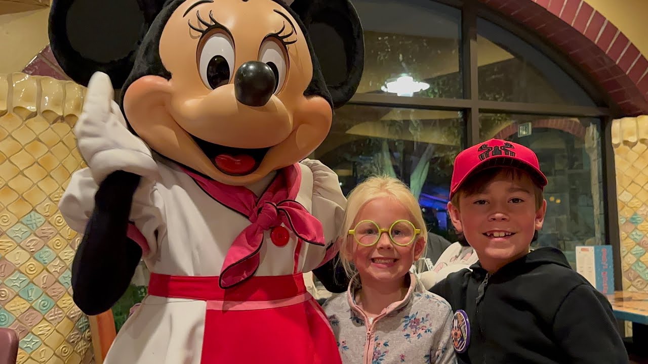 Lucas and Makena Disneyland and Goofy’s Kitchen 5/7/23 - YouTube