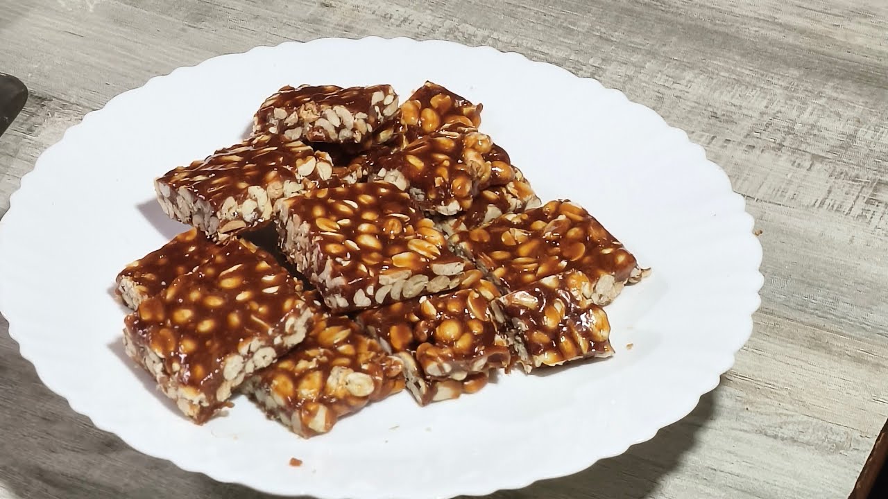 How to make mungfali Chikki banaa/live mein banae badam Patti/Winter ...