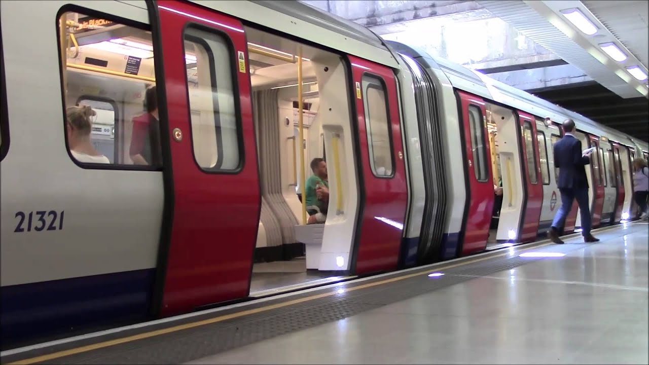 S Stock at London Blackfriars Station - YouTube