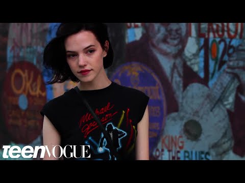 A Laid-Back '90s Look Done Right – Outfit of the Day – Teen Vogue