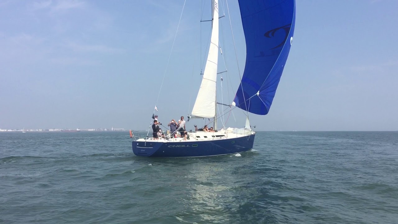 Jeanneau Sun Fast 42 (122244-1) - YouTube