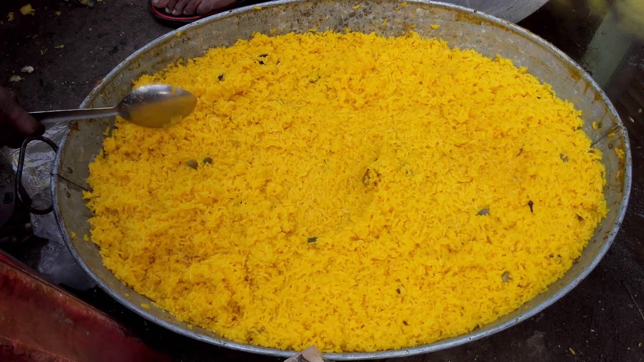 Street food/Basanti polaoand kasha alurdam - YouTube