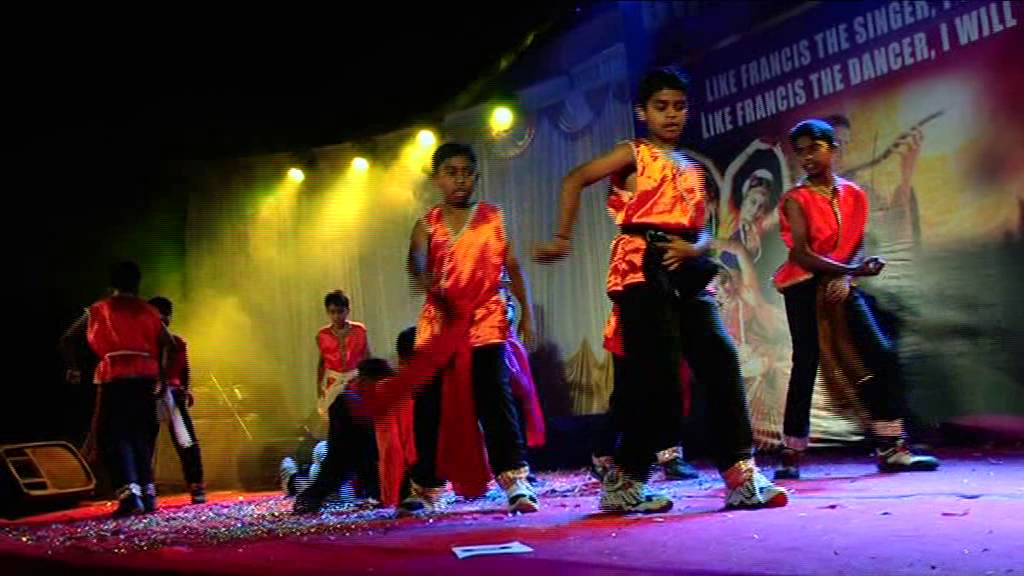 Arjun Ravindran dance St Francis School...Lungi dance - YouTube