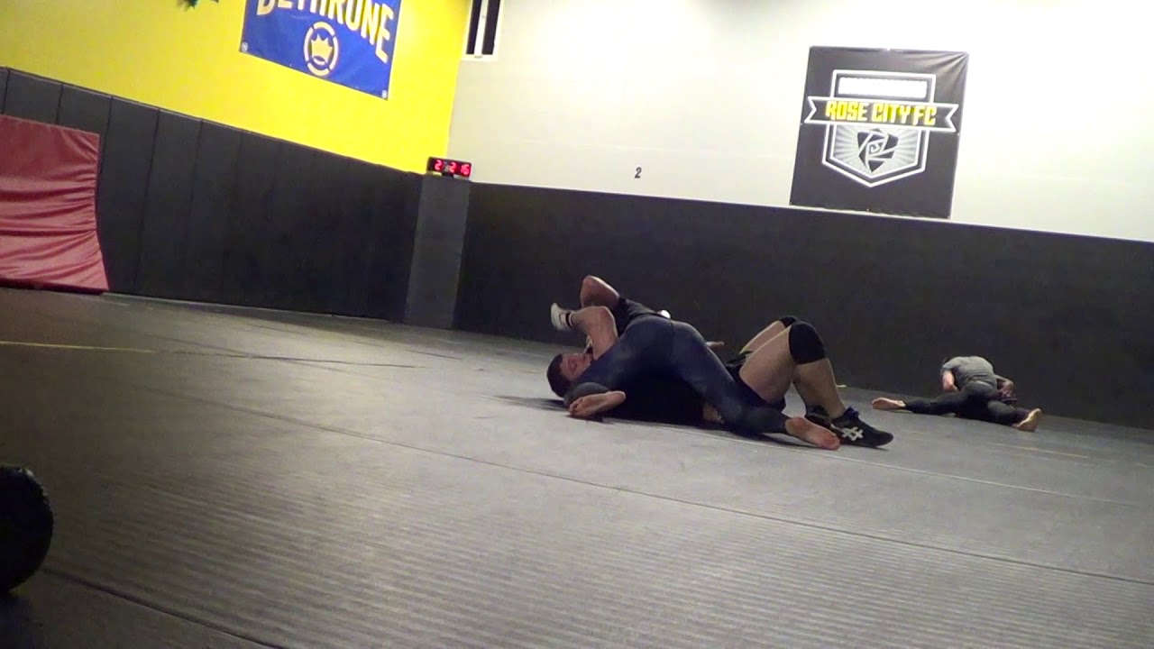 Mixed Jiu-jitsu w/ Strikes Woman vs Man & UFC Ricky Simon hits my ...