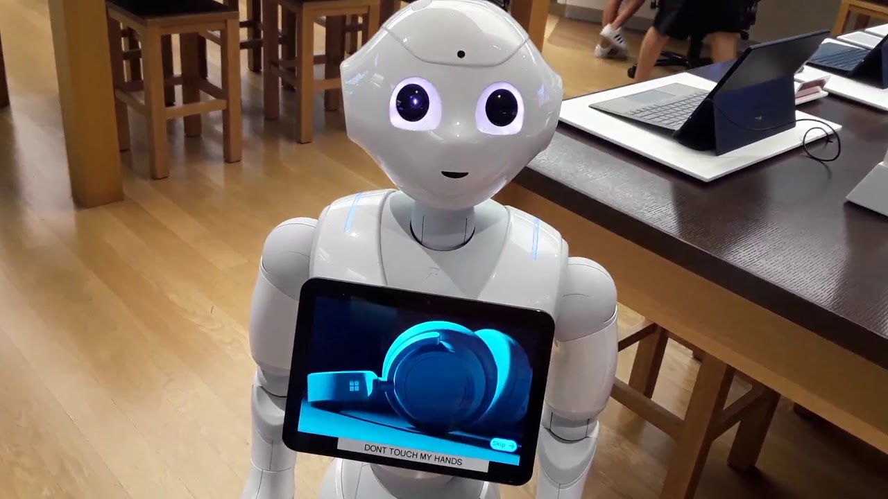 Meet Pepper the Robot from the Microsoft store in Century City! - YouTube