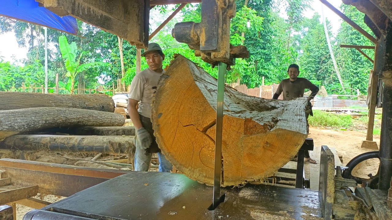Wow, that's amazing! Smart carpenters at the sawmill when processing ...