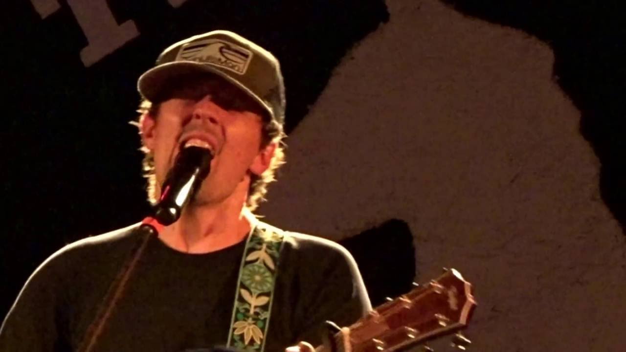 Jason Mraz at The Stone Pony -- "Everybody got their own shit" and ...