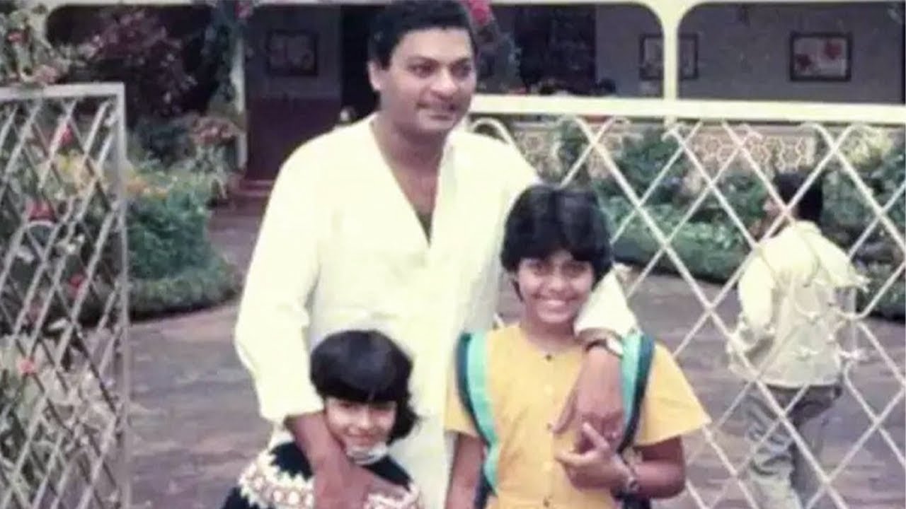 Actress Kajol With Her Father & Sister, Mother, Husband, Daughter, Son ...