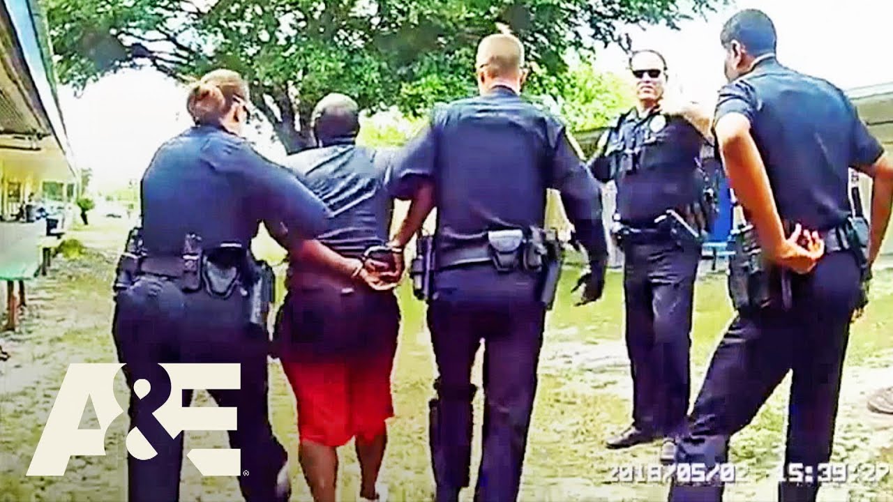 Live PD Presents: PD Cam - Police Chase Suspect Through Neighborhood ...