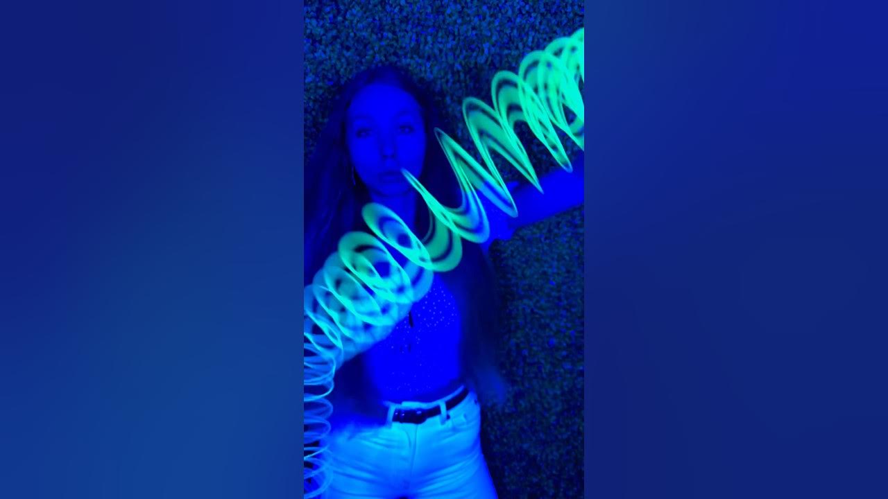 Glowing Slinky Tricks in the Dark!😱🌟 #shorts #slinky #viral - YouTube