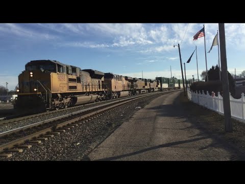 BNSF Chillicothe sub Streator, IL w/ UP SD70AH led UP ZCIG4 02/09/24 - YouTube