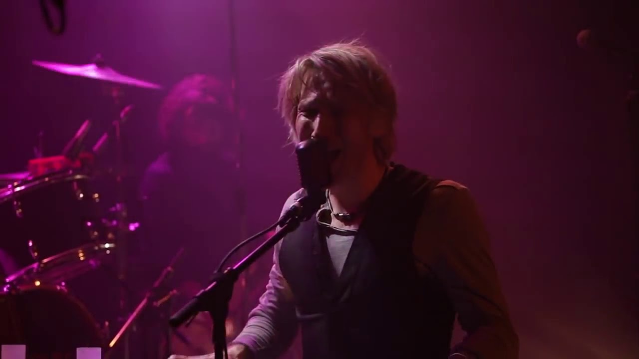 The Fairchilds High Live From Paris - YouTube
