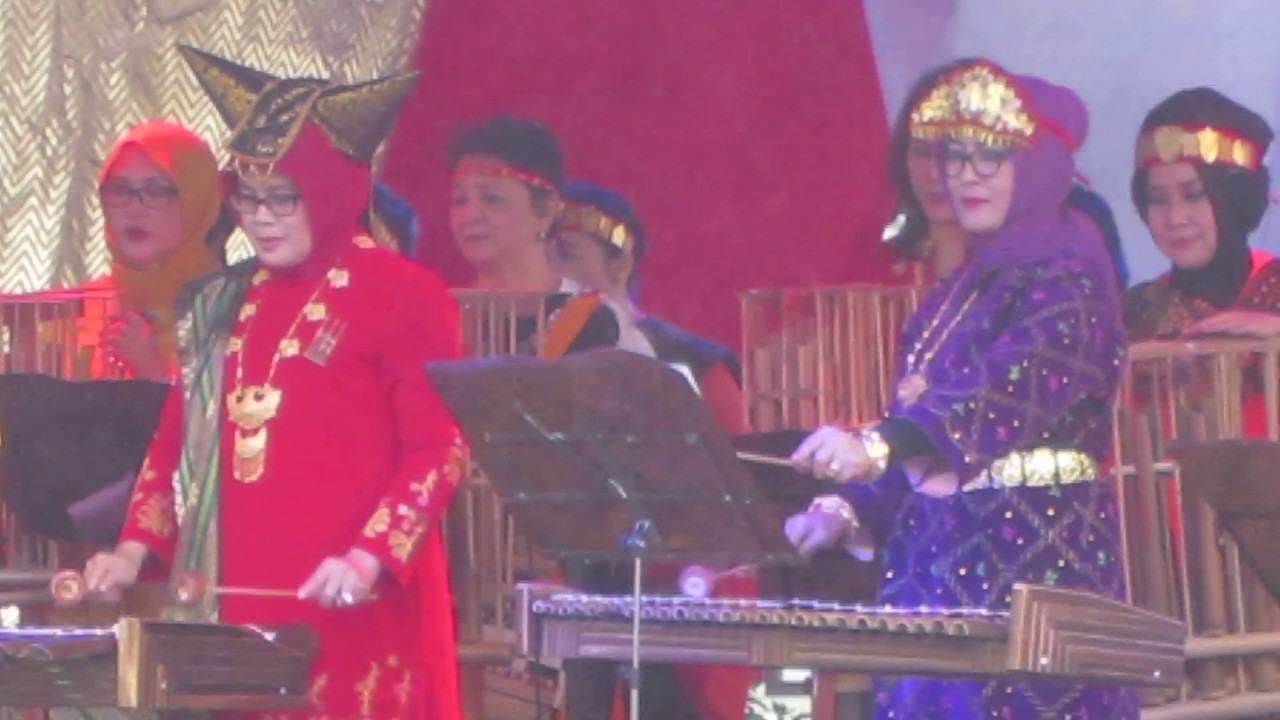 Awesome South Asian Costumes - YouTube