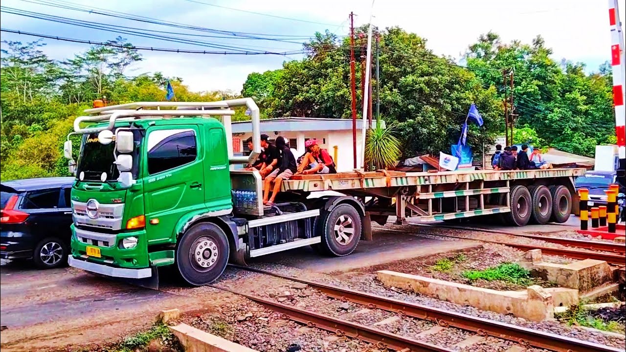 Truk tronton, mobil kontainer, Flatbed trailer truck, mobil truk ...