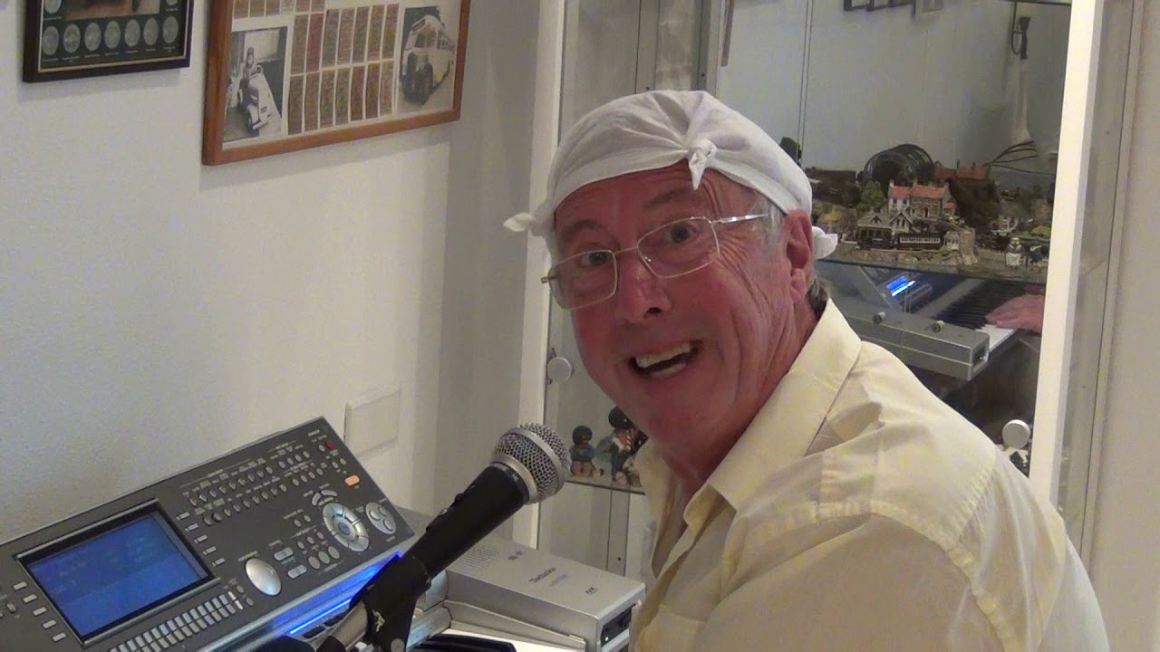 The Holiday Song Technics KN7000 Peter Hayward - YouTube