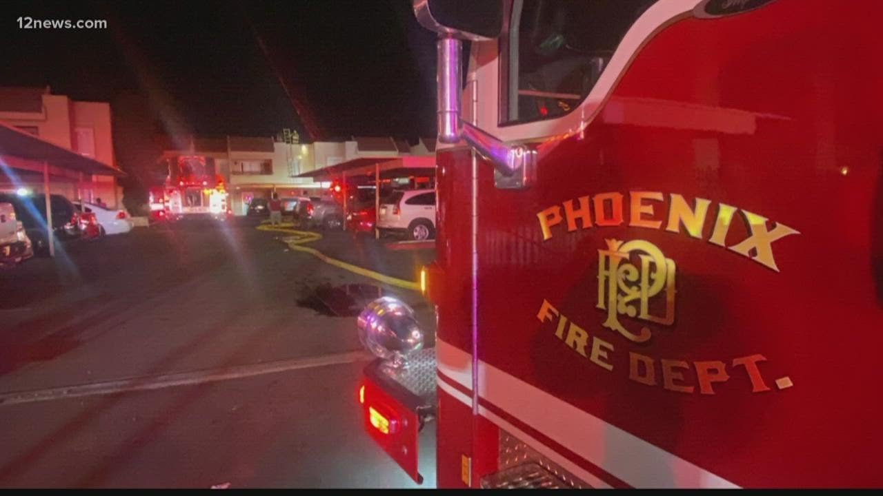 Apartment fire displaces 11 people in Phoenix - YouTube