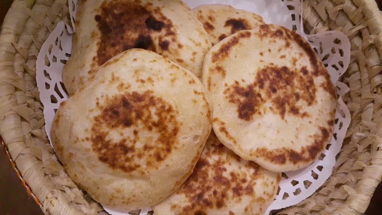 HOW TO MAKE KUBOS HOMEMADE SAUDI BREAD - YouTube