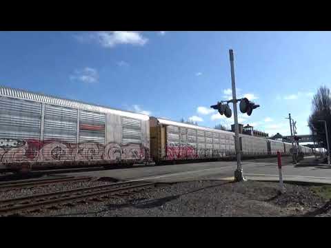 (NB) BNSF Intermodal / Autorack Train passes through the Main Street Railroad Crossing. (Auburn ...