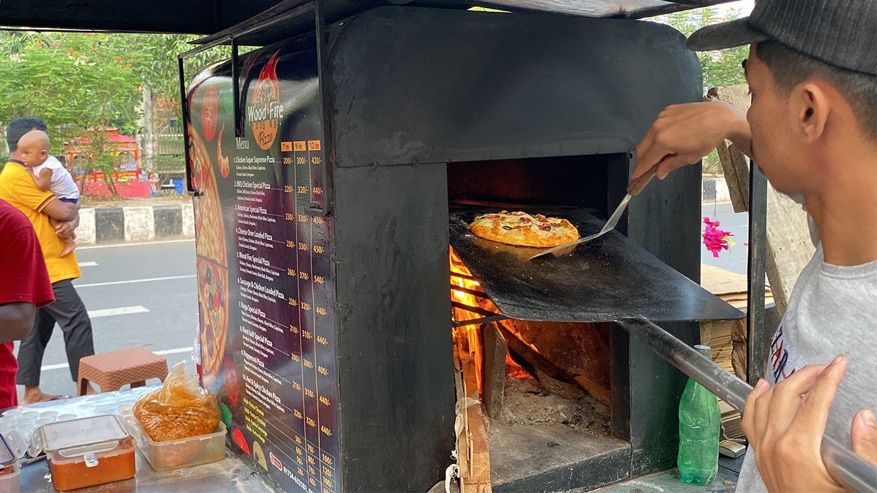 How To Make Pizza on Live? Wood Fire Pizza Making on Street ...