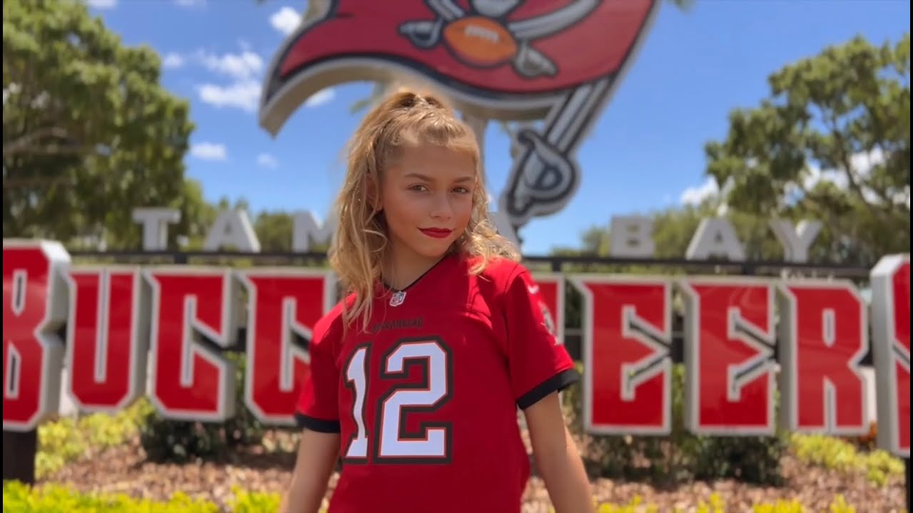 Champion - Carrie Underwood ft. Ludacris Cover by Gabby & Dominic ...