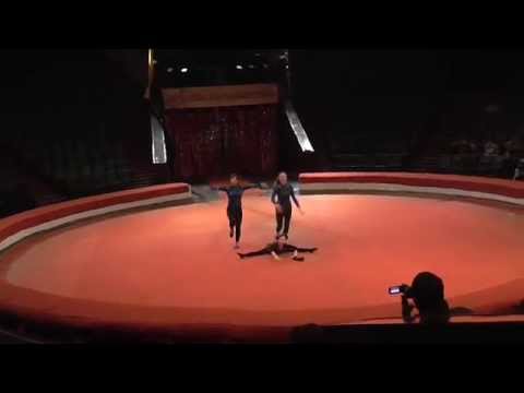 Акробатическая тройка цирк как правильно падать с переворота-Acrobatic ...