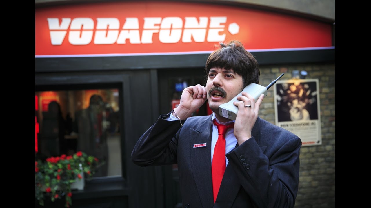 [1985] UK's first mobile phone call - YouTube