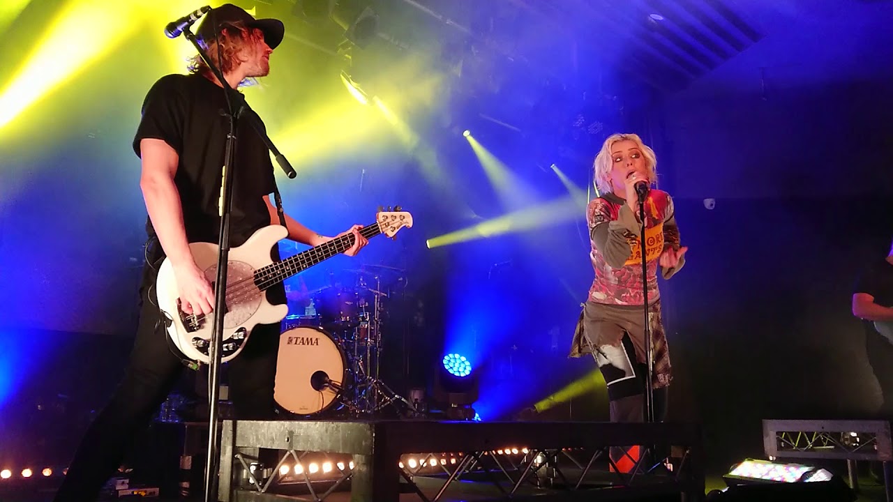 Tonight Alive - Crack My Heart (Live) - Max Watts, Melbourne - 11 May ...