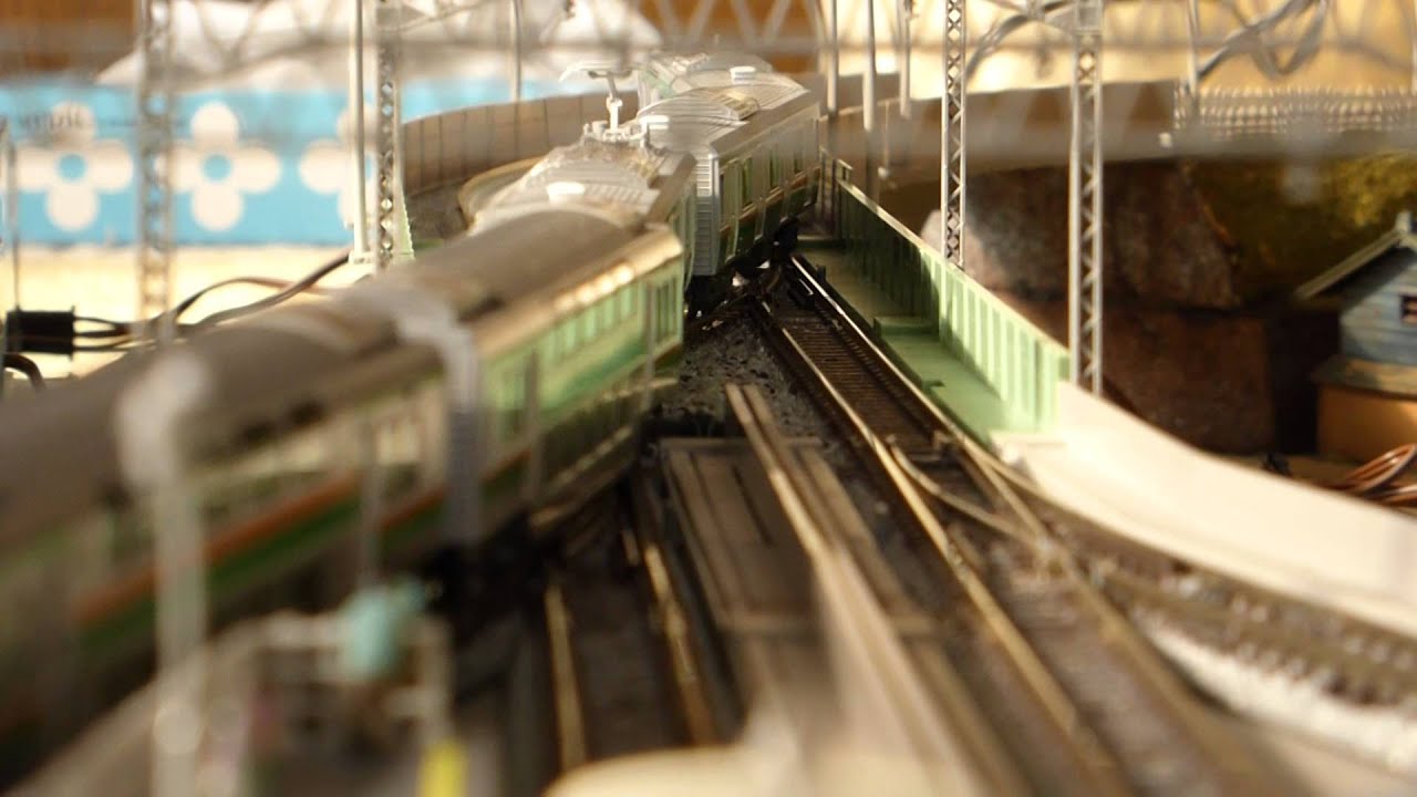 Nゲージ KATO E231系 東海道線･湘南新宿ライン 渡り線通過～駅到着シーン - YouTube