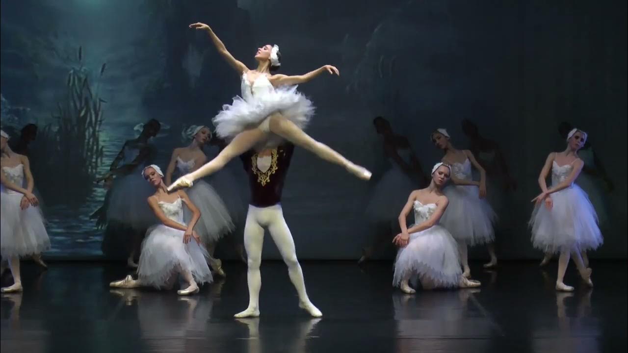 SWAN LAKE ACT 2 WHITE PAS DE DEUX MARGARITA FERNANDES, ANTONIO CASALINHO, MAINA GIELGUD ...