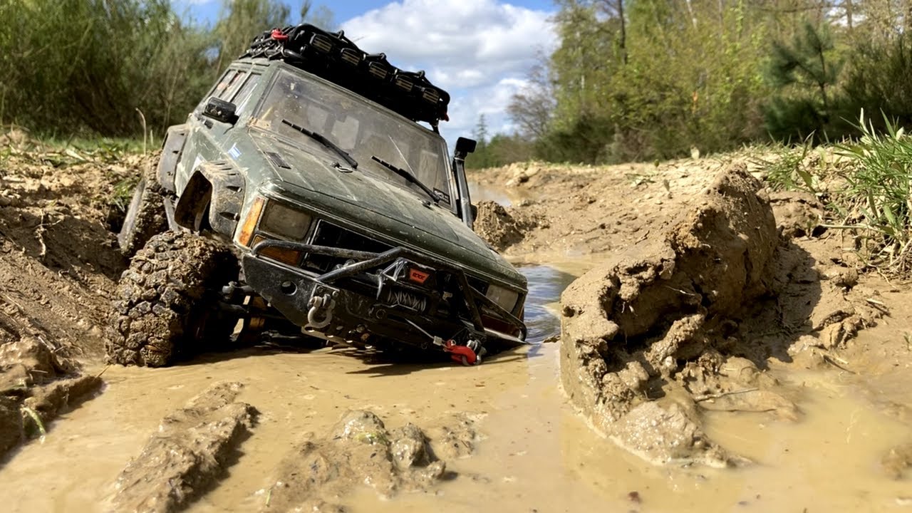 Jeep XJ Wrangler Rubicon Toyota LC 70 Defender - YouTube