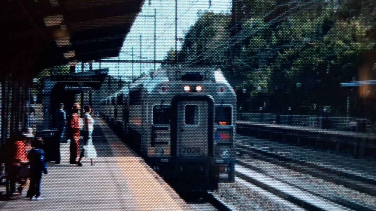 NJT 7833 Stops And Departs Metuchen - YouTube